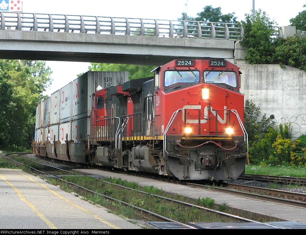 CN 2524 at Woodstock.